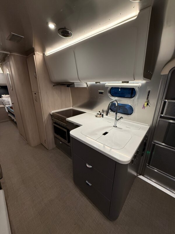 2022 27' Globe Trotter For Sale In Austin, Texas - Airstream Marketplace