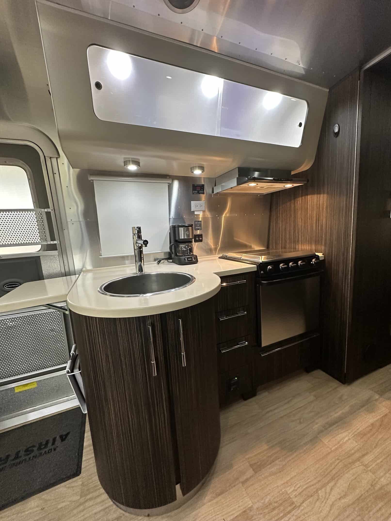 Escape The Ordinary 2015 Airstream International Signature 23fb Your Adventure Awaits