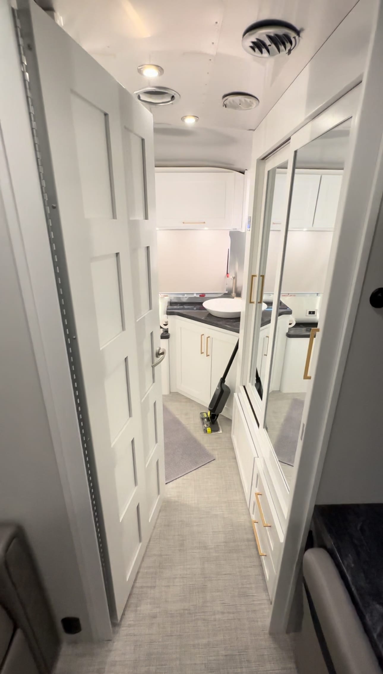 2023 33FT Classic For Sale In Bluffton, South Carolina - Airstream ...